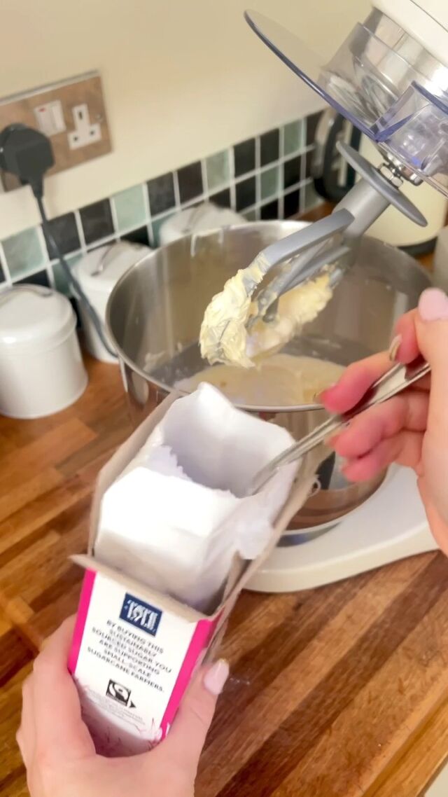 Raspberry Ruby Chocolate Cookies | Tate and Lyle Sugars