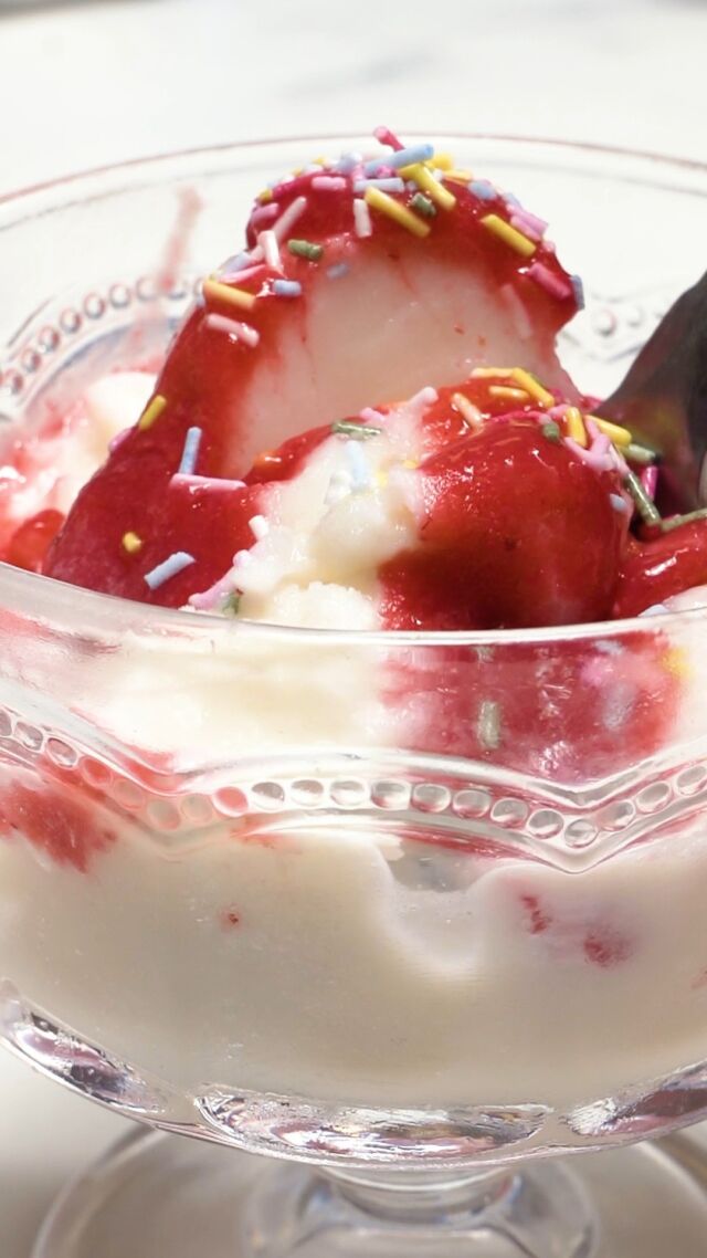 Raspberry Ruby Chocolate Cookies | Tate and Lyle Sugars